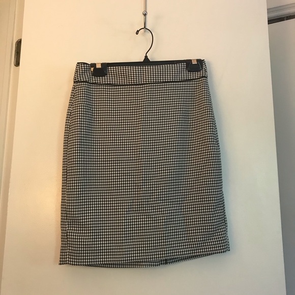 Banana Republic | Skirts | Houndstooth Banana Republic Pencil Skirt ...